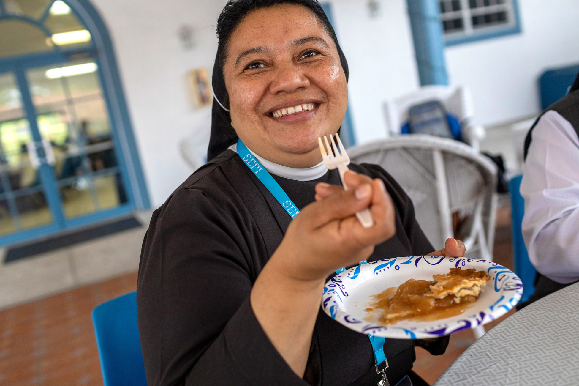 These Latina nuns tried American food and sports for the first time ...